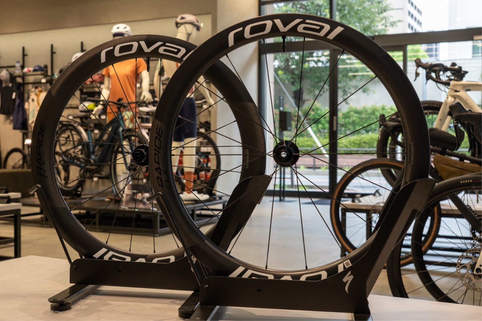 Roval Rapide CLX II — 速さ・安定性・快適性のすべてを手に入れる | スペシャライズド 江坂 | Specialized ...