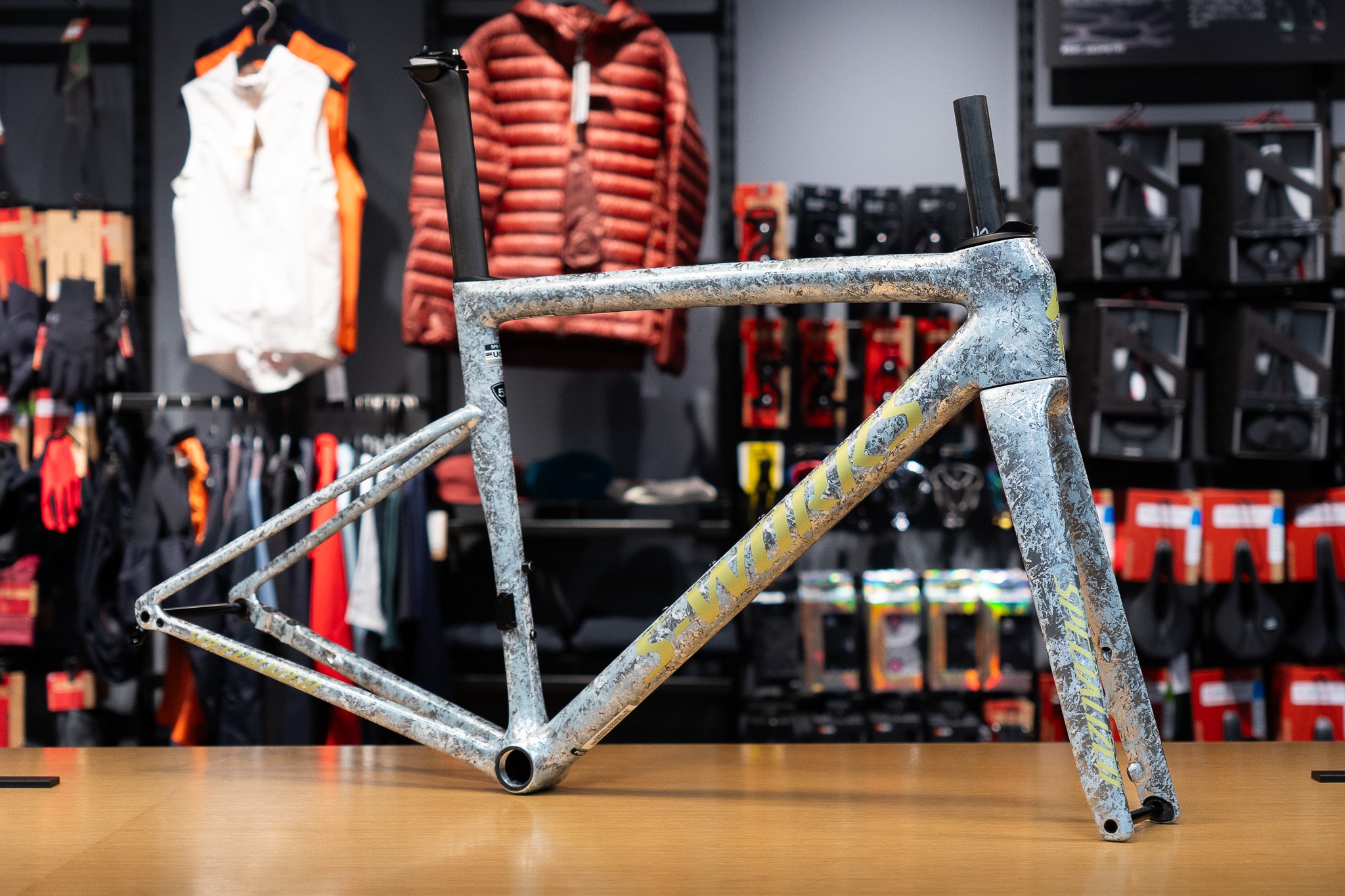 最速バイクを最速展示！S-Works Tarmac SL8フレームセット 2025年モデル新色が登場！ | スペシャライズド 銀座 ...