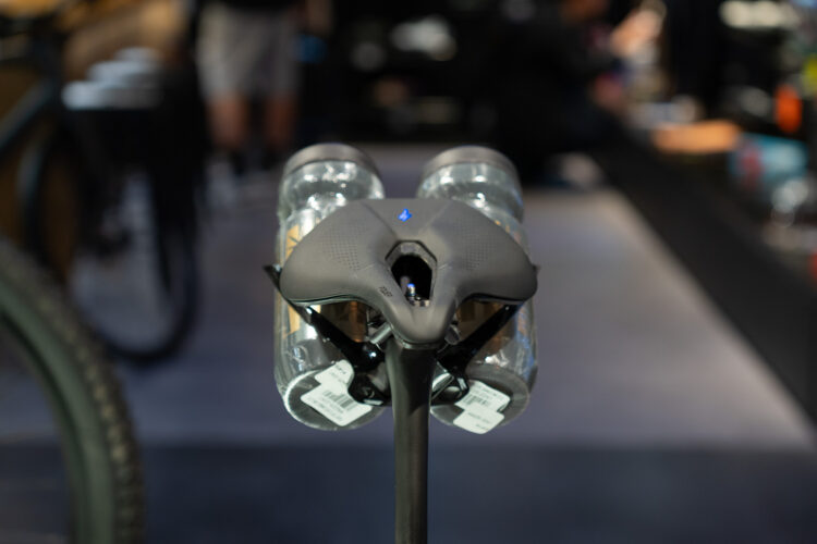 ボトルケージをスタイリッシュに増設！Direct Mount Reserve Rack | スペシャライズド 銀座 | Specialized ...